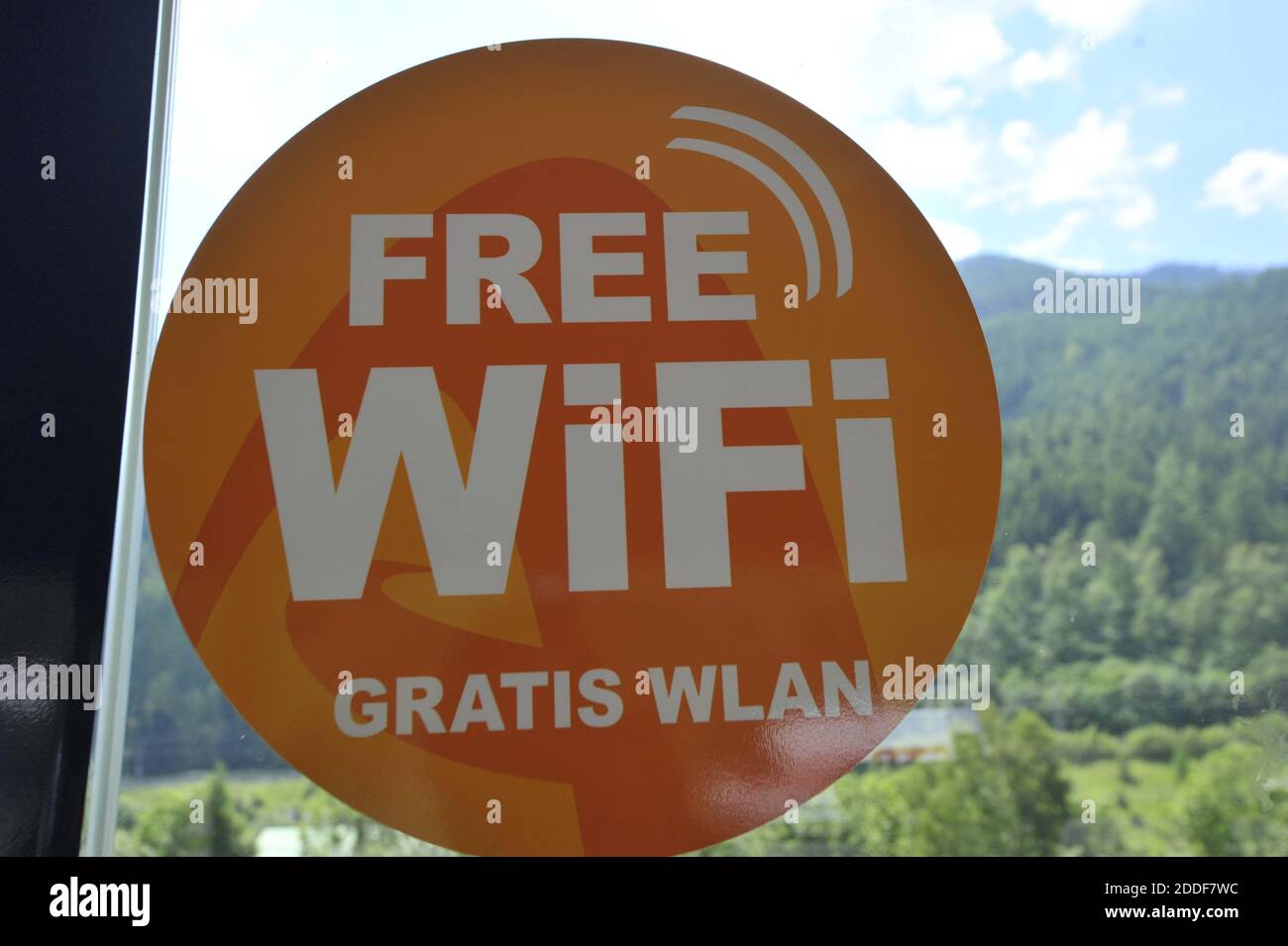 Wlan sign hi-res stock photography and images - Alamy