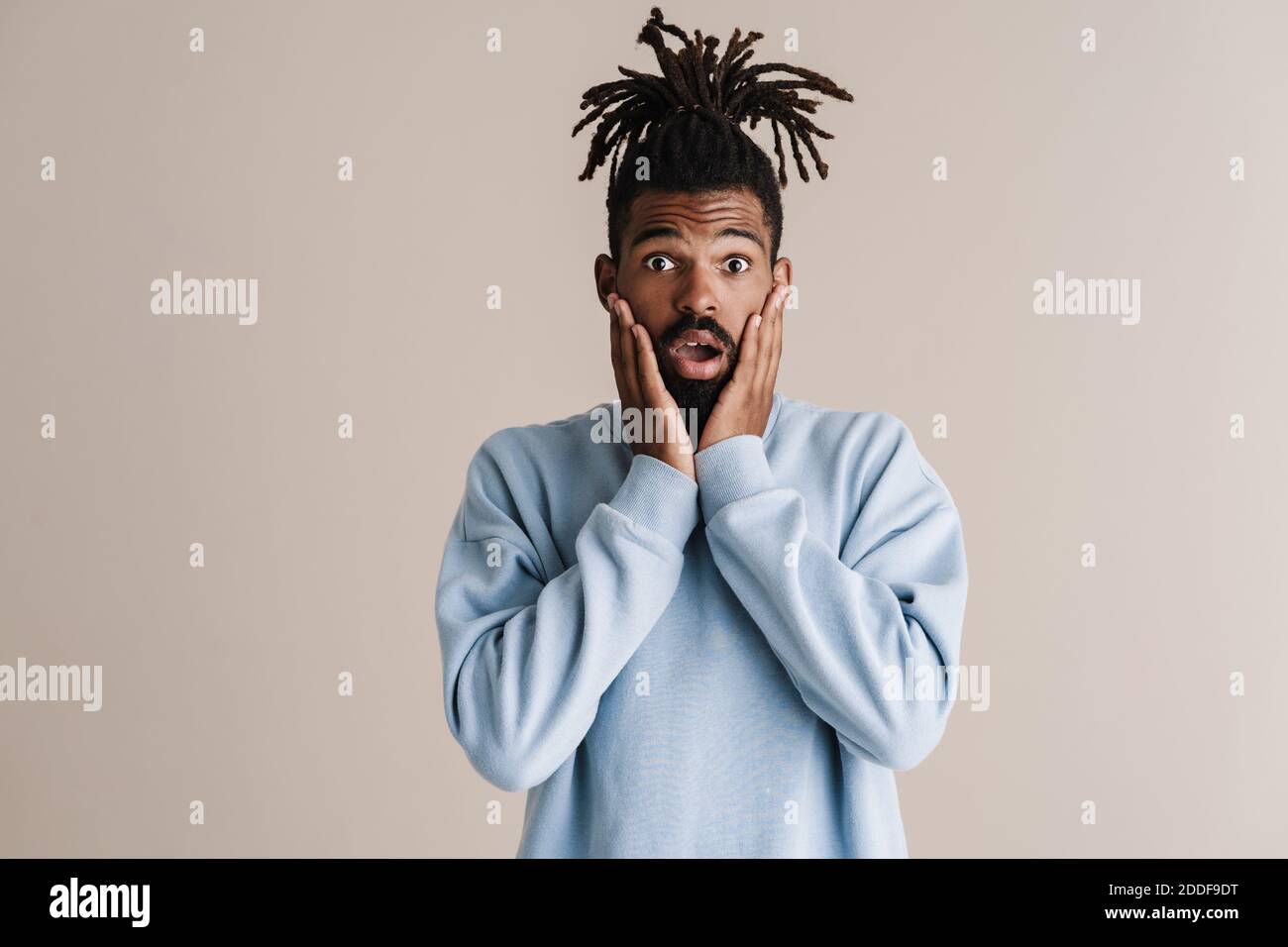 Shocked african american guy expressing surprise at camera isolated ...