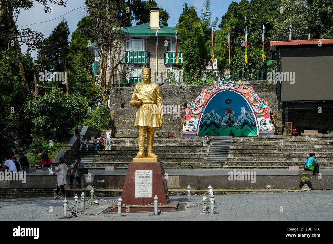 The square of the chowrasta darjeeling hi-res stock photography and ...