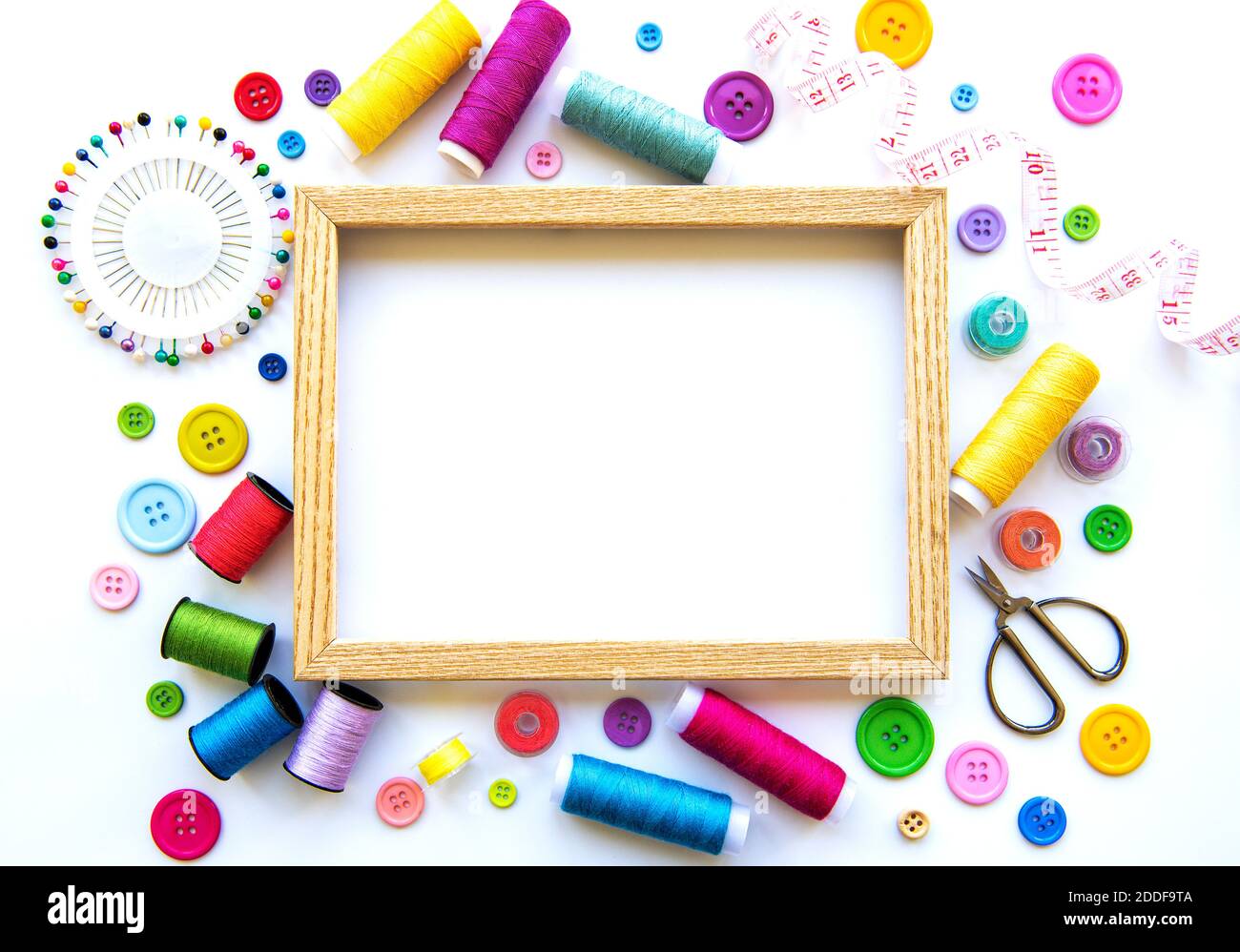 Copyspace frame with sewing tools and accessories Stock Photo - Alamy