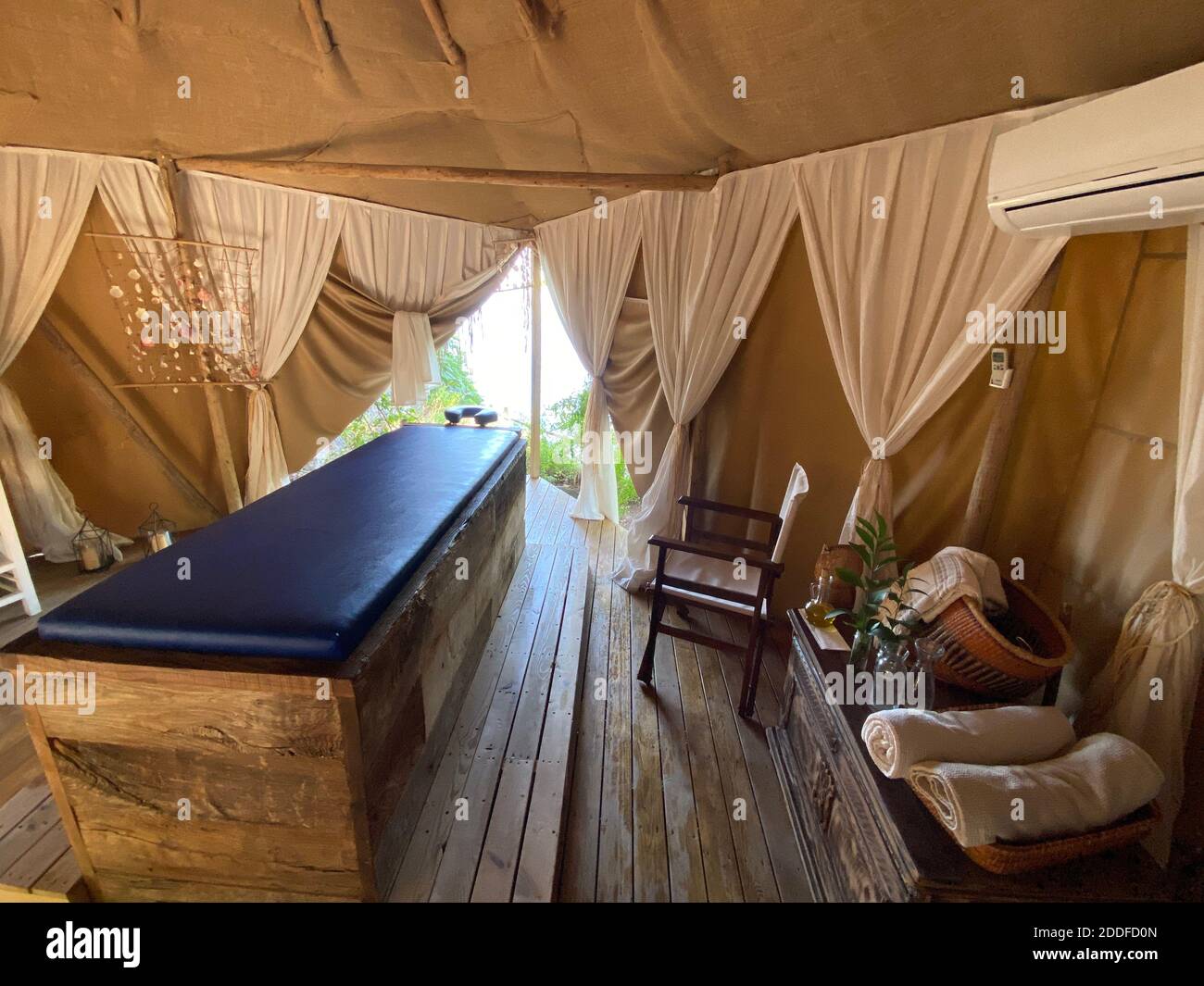 Massage tent hi-res stock photography and images - Alamy