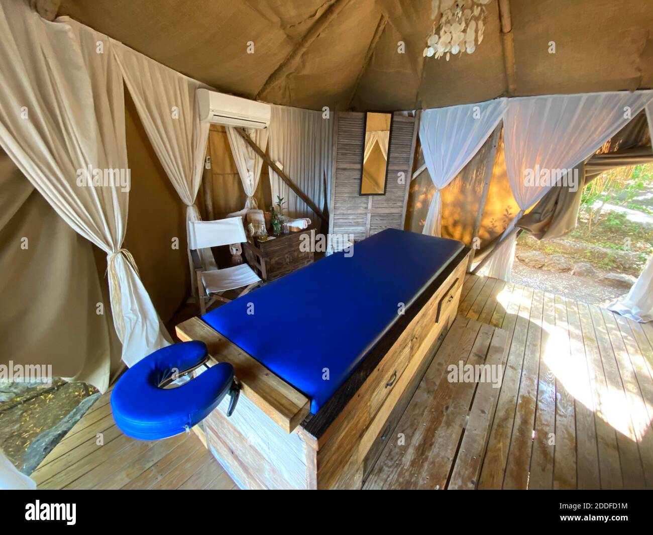 Massage tent hi-res stock photography and images - Alamy