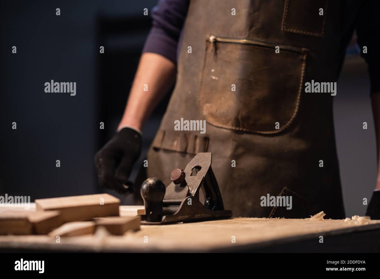 Carpenters in action hi-res stock photography and images - Alamy