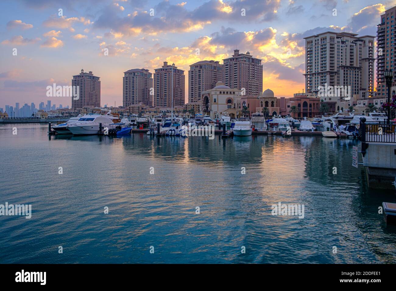 The pearl qatar doha hi-res stock photography and images - Alamy