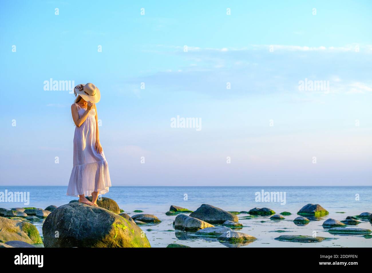 Slim woman in summer hi-res stock photography and images - Alamy