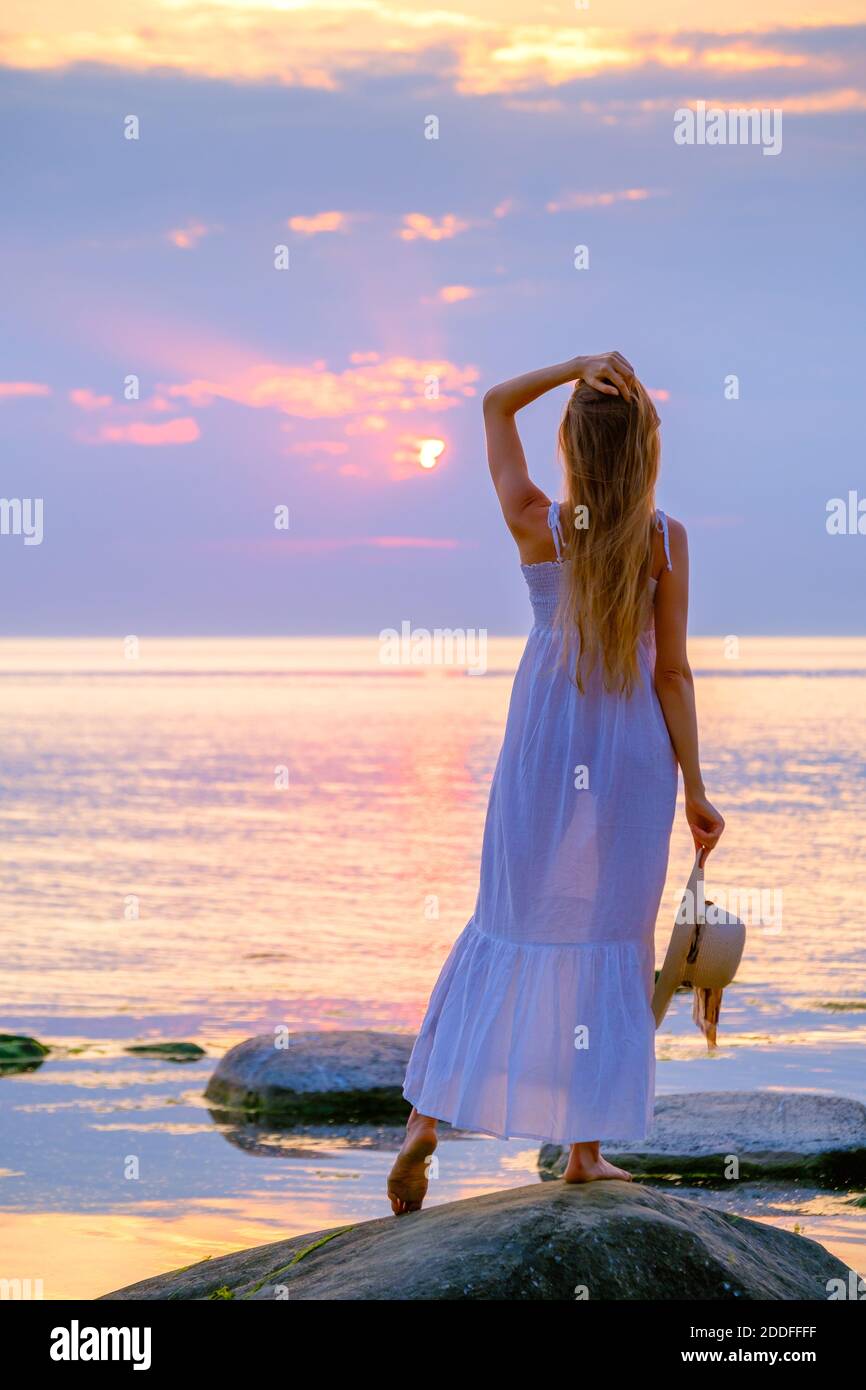 Slim woman in summer hi-res stock photography and images - Alamy