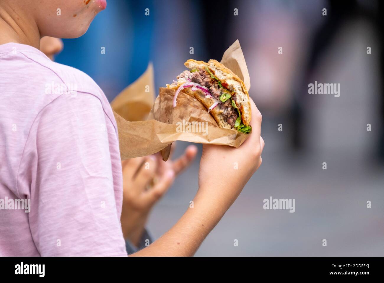 Anonymous child with delicious burger Stock Photo - Alamy