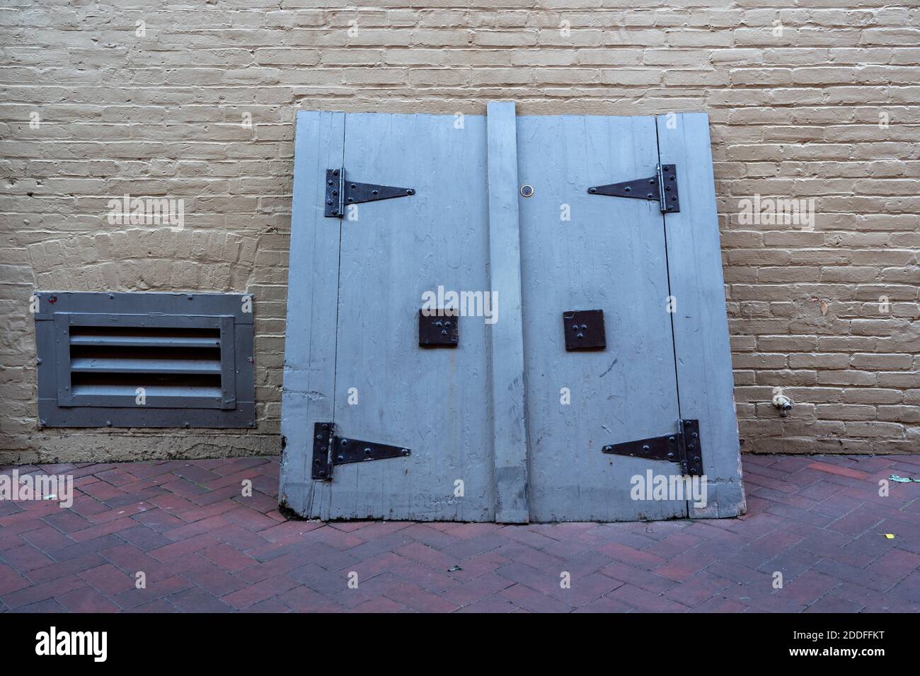Cellar doors and window hi-res stock photography and images - Alamy