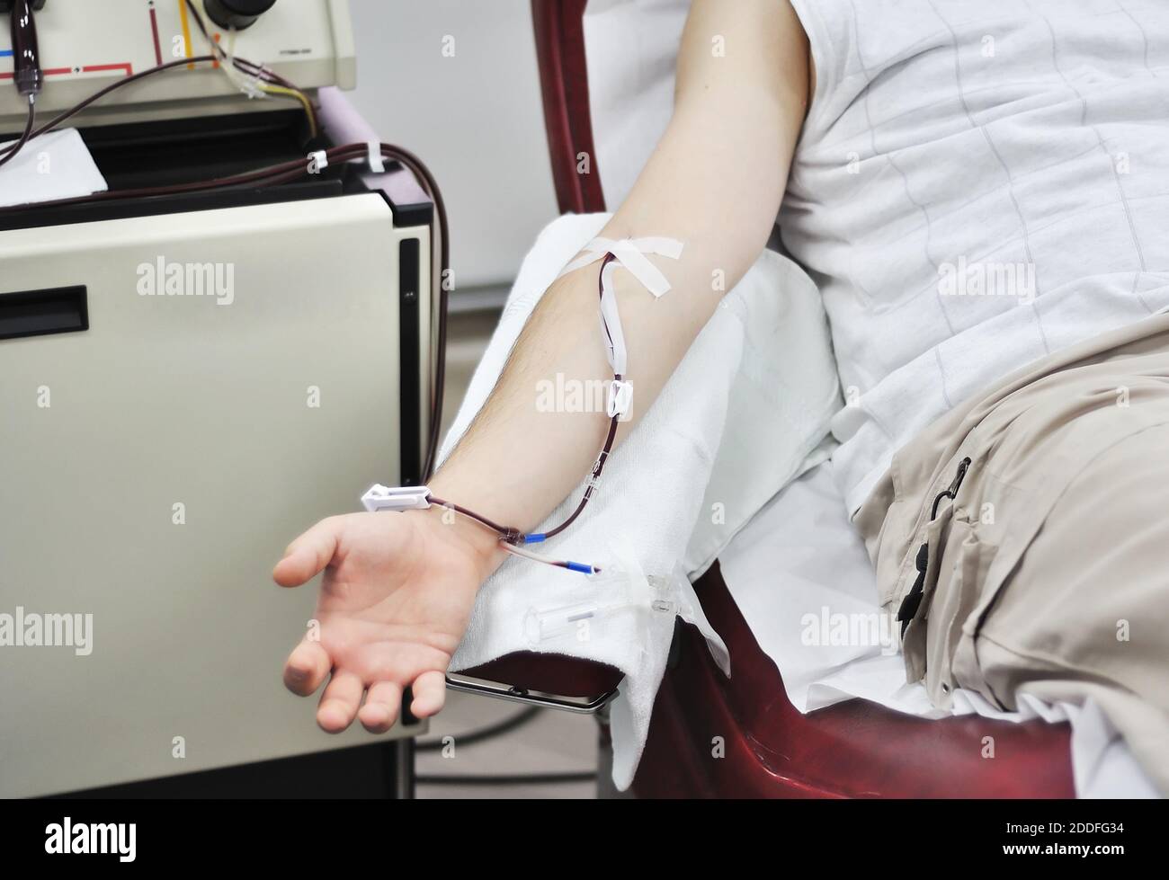 Giving blood hi-res stock photography and images - Alamy
