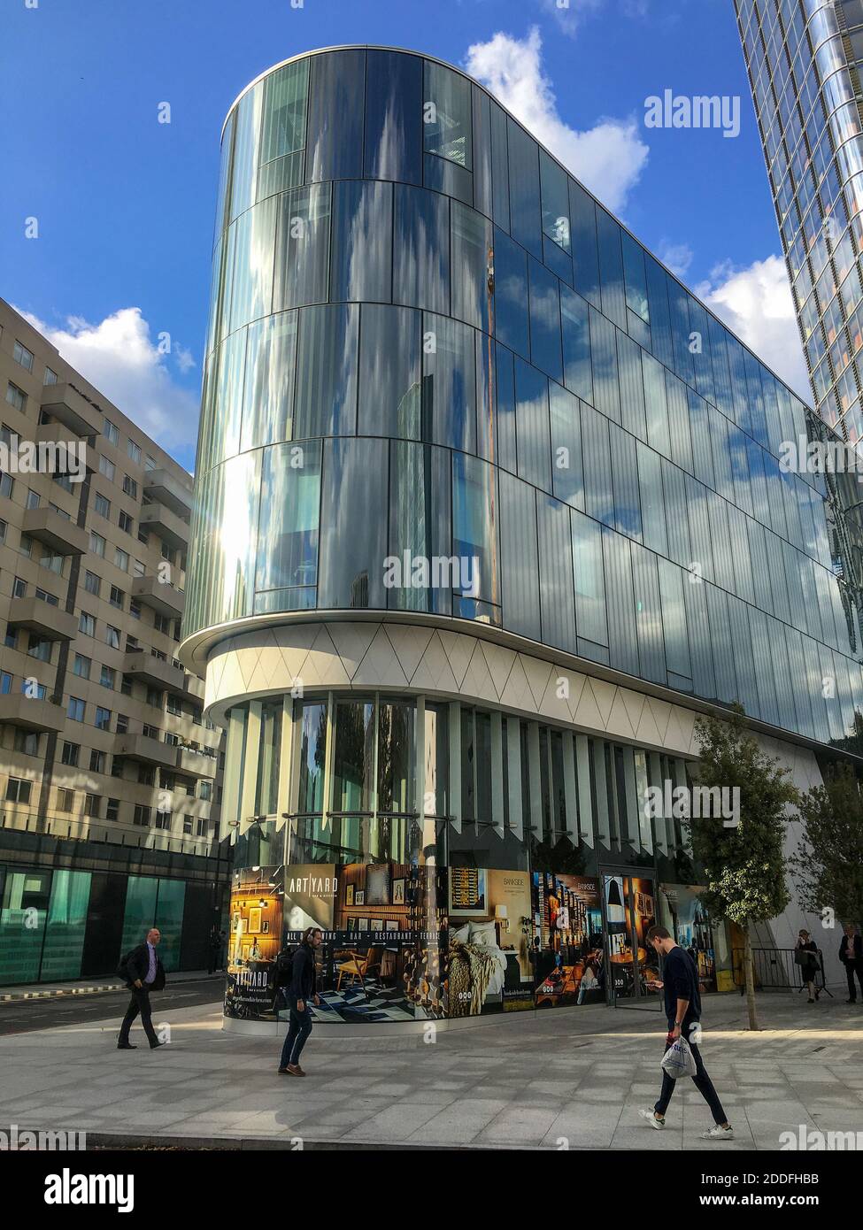 Office block exterior hi-res stock photography and images - Alamy
