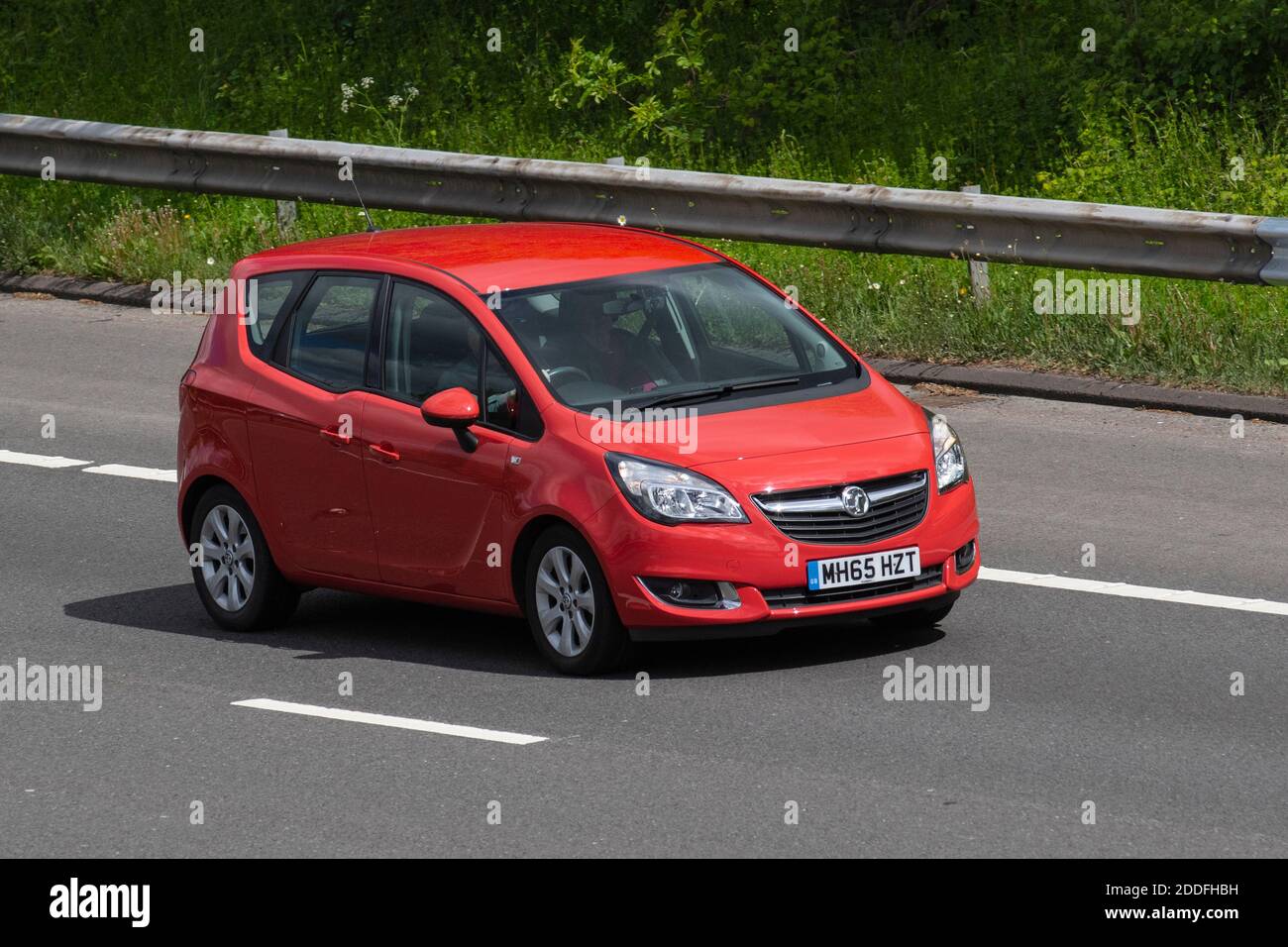 2015 red Vauxhall Meriva Life; Vehicular traffic, moving vehicles, cars ...