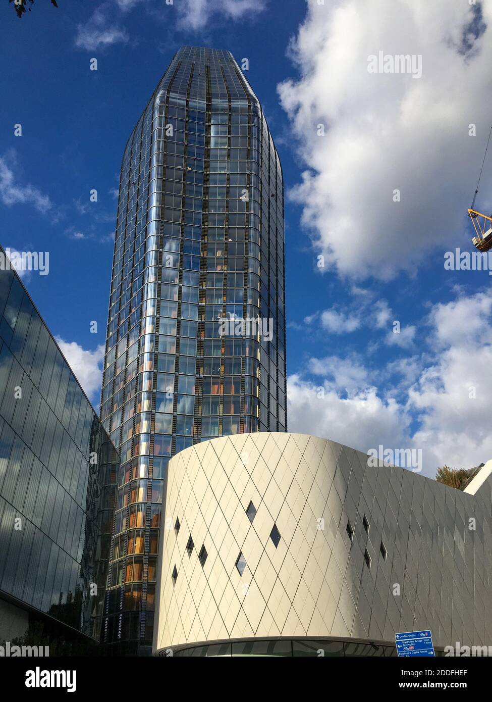 British skyscraper hi-res stock photography and images - Alamy
