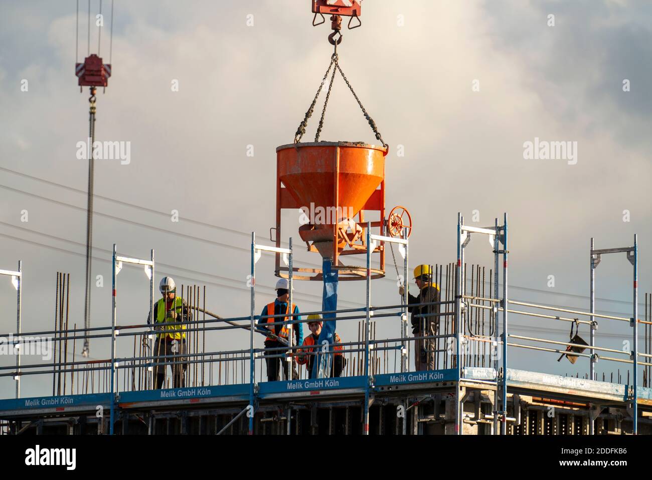 Construction site and new building hi-res stock photography and images ...