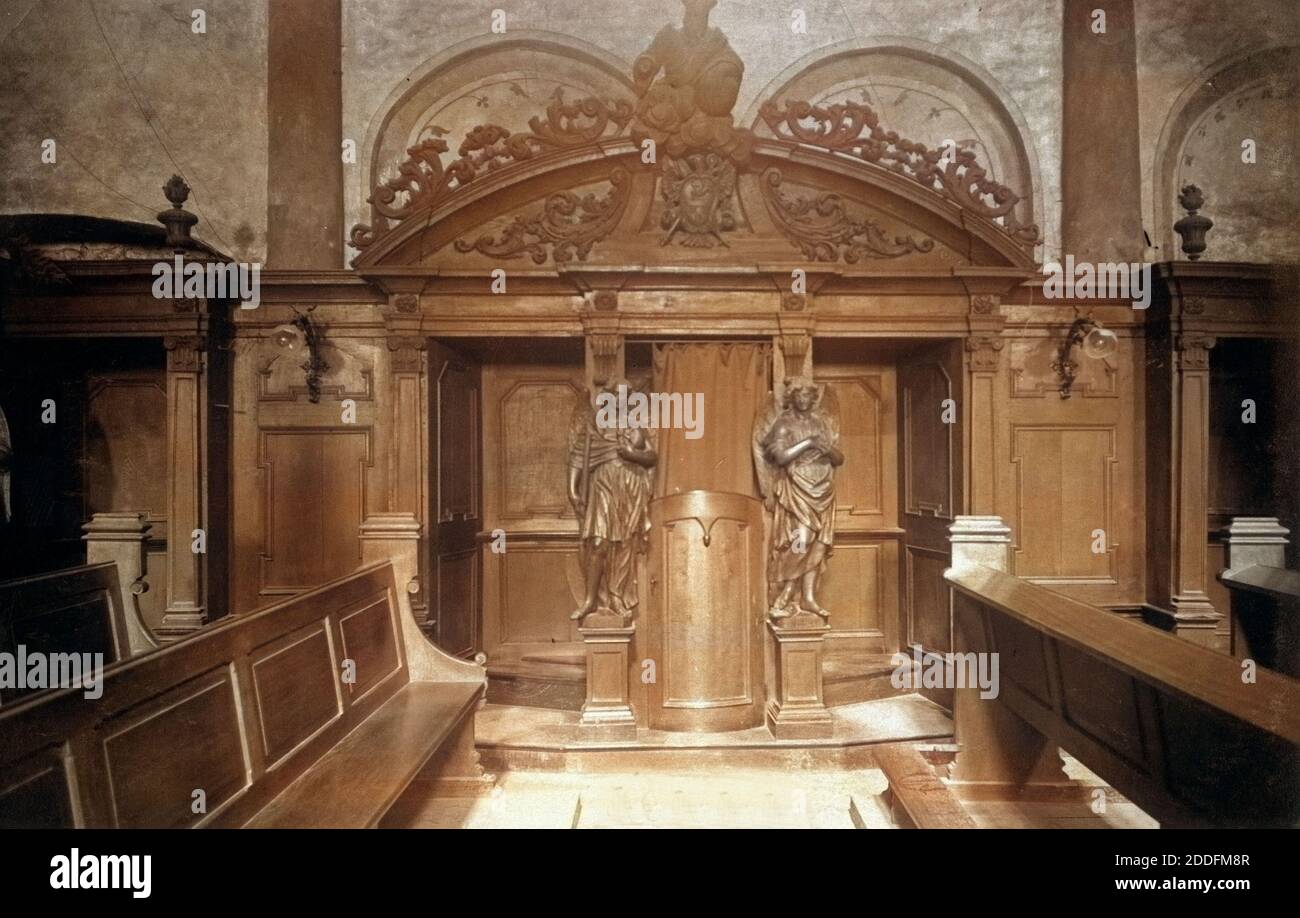 Beichtstuhl hi-res stock photography and images - Alamy