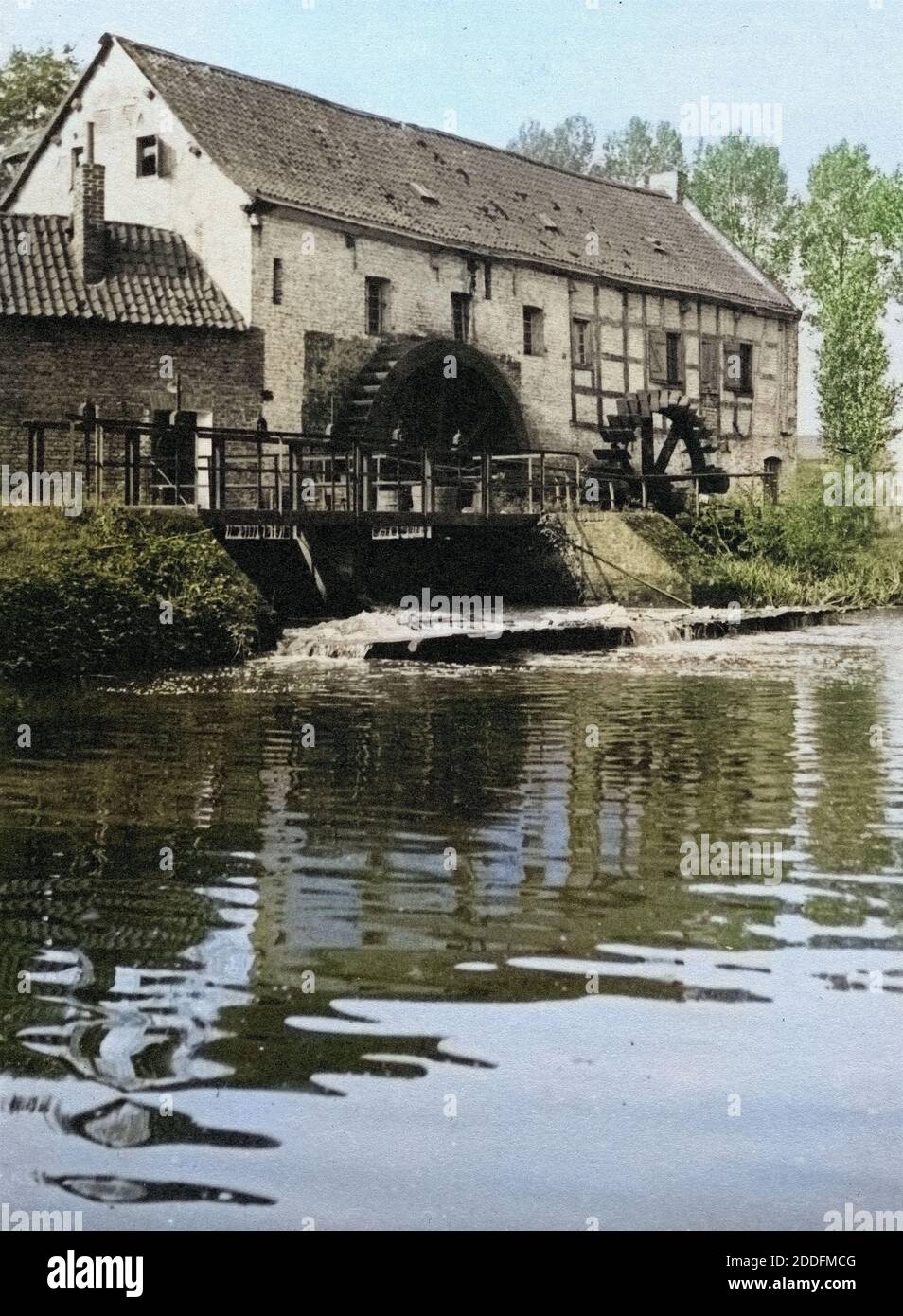 Blick auf die Glescher Mühle, eine Öl- und Mahlmühle in Bergheim ...