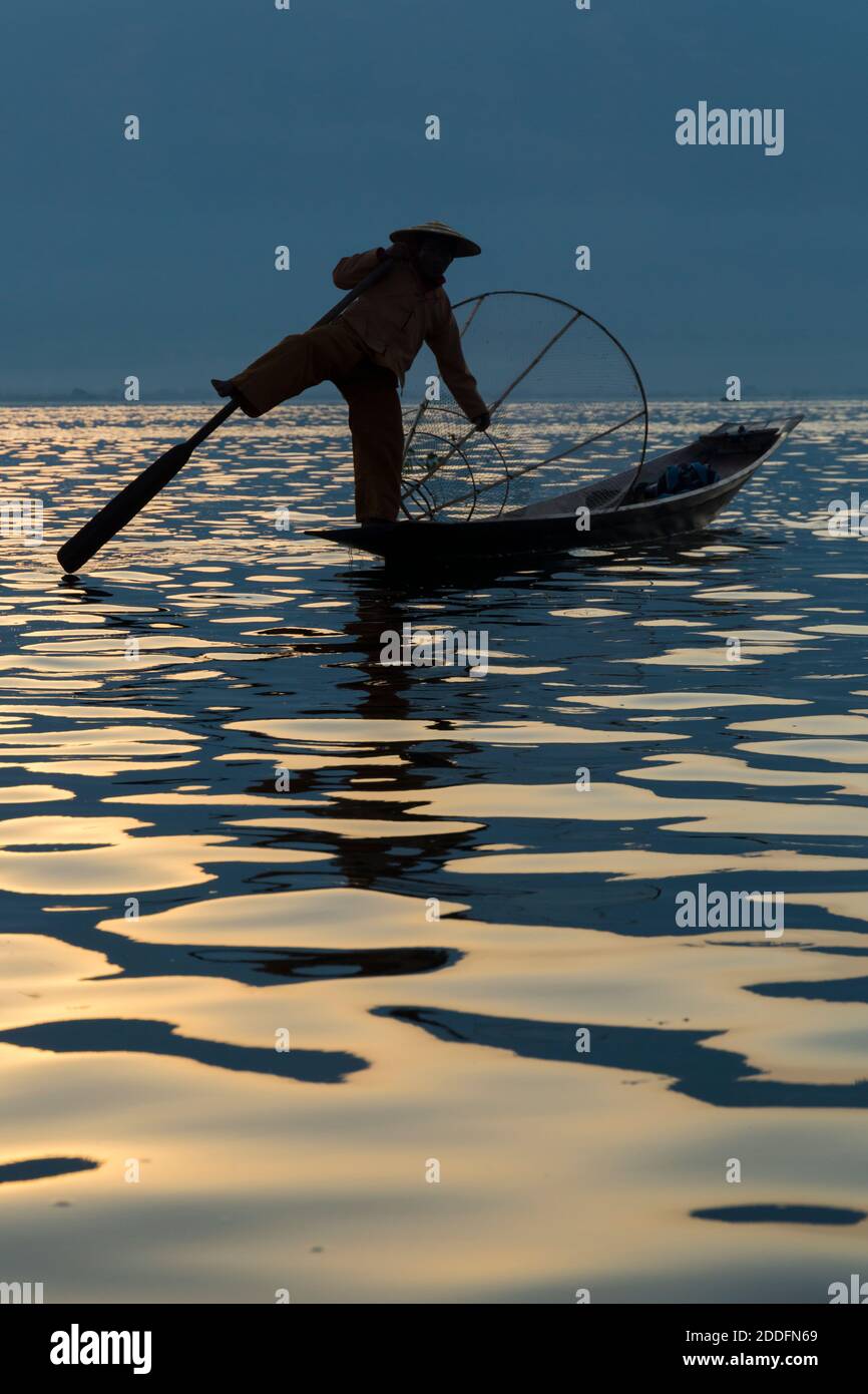 Intha leg rowing fishermen at Inle Lake, Myanmar (Burma), Asia in ...