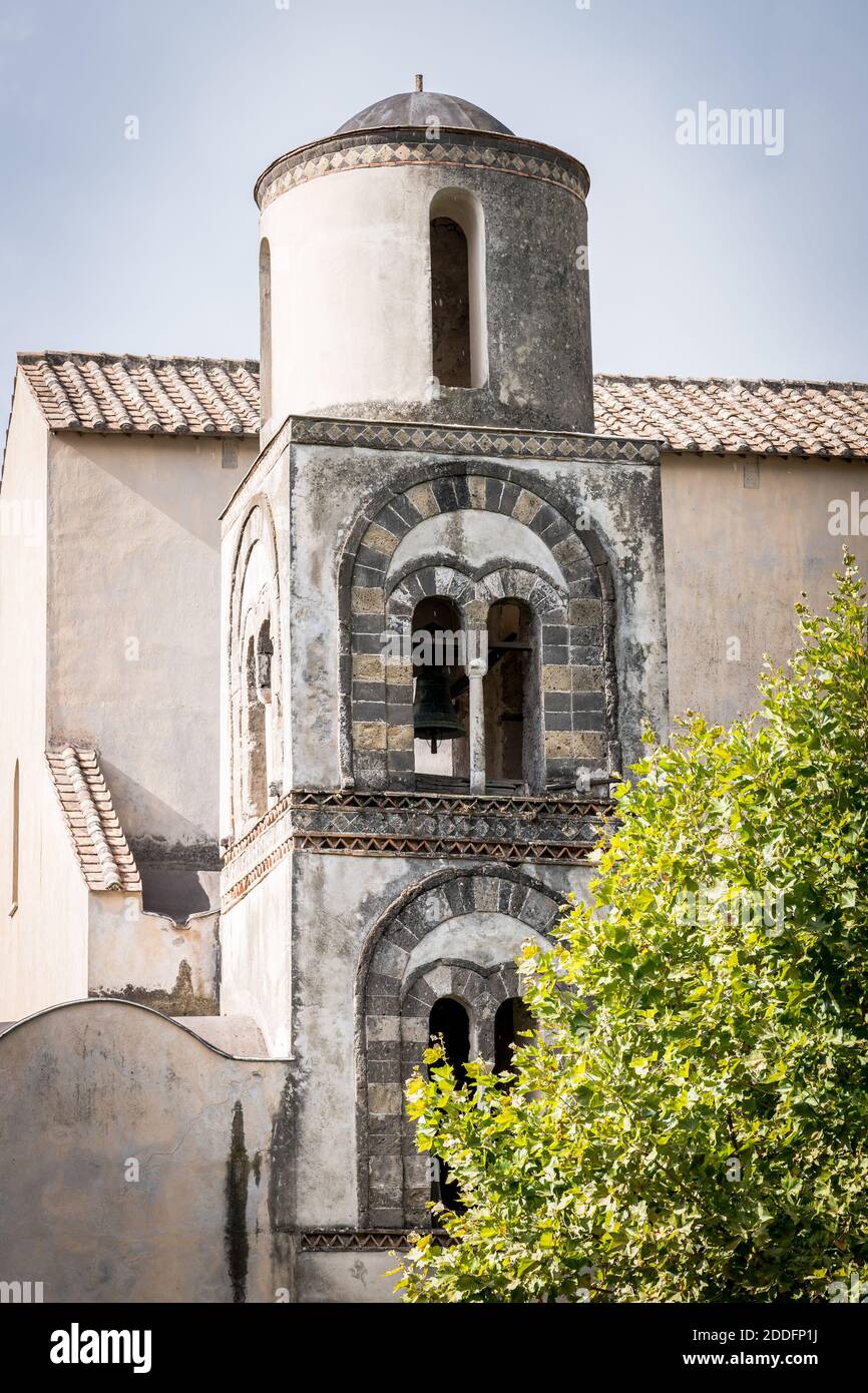 The Duomo di Ravello Cathedral looms above the Ravello Sq. Italy Stock ...