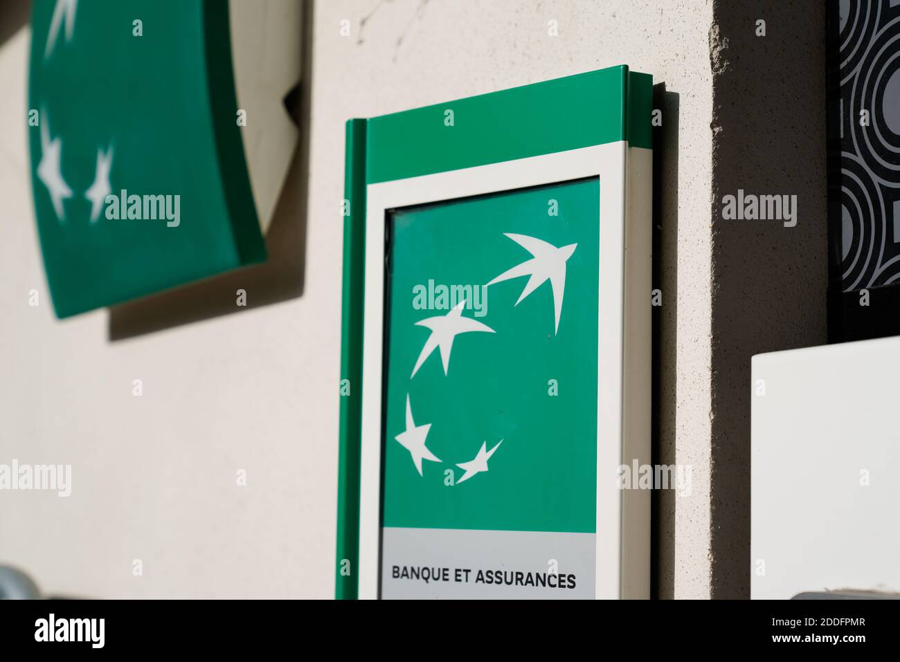 Bnp paribas icon logo hi-res stock photography and images - Alamy
