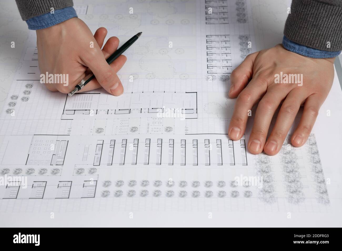 Architect hand drawing building plan sketch with mechanical pencil ...