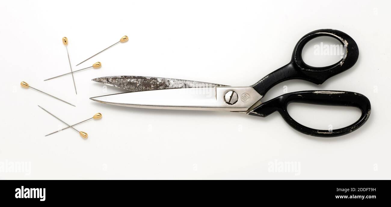 Gold pins hi-res stock photography and images - Alamy