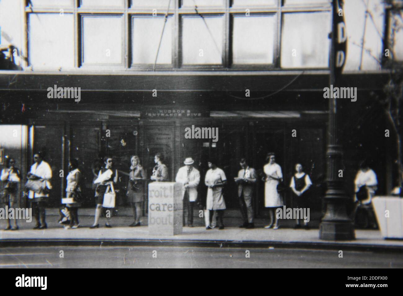 1970s crowd sidewalk hi-res stock photography and images - Alamy
