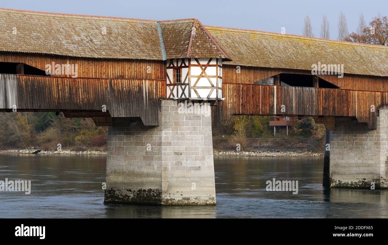 Covered bridge over clear hi-res stock photography and images - Alamy