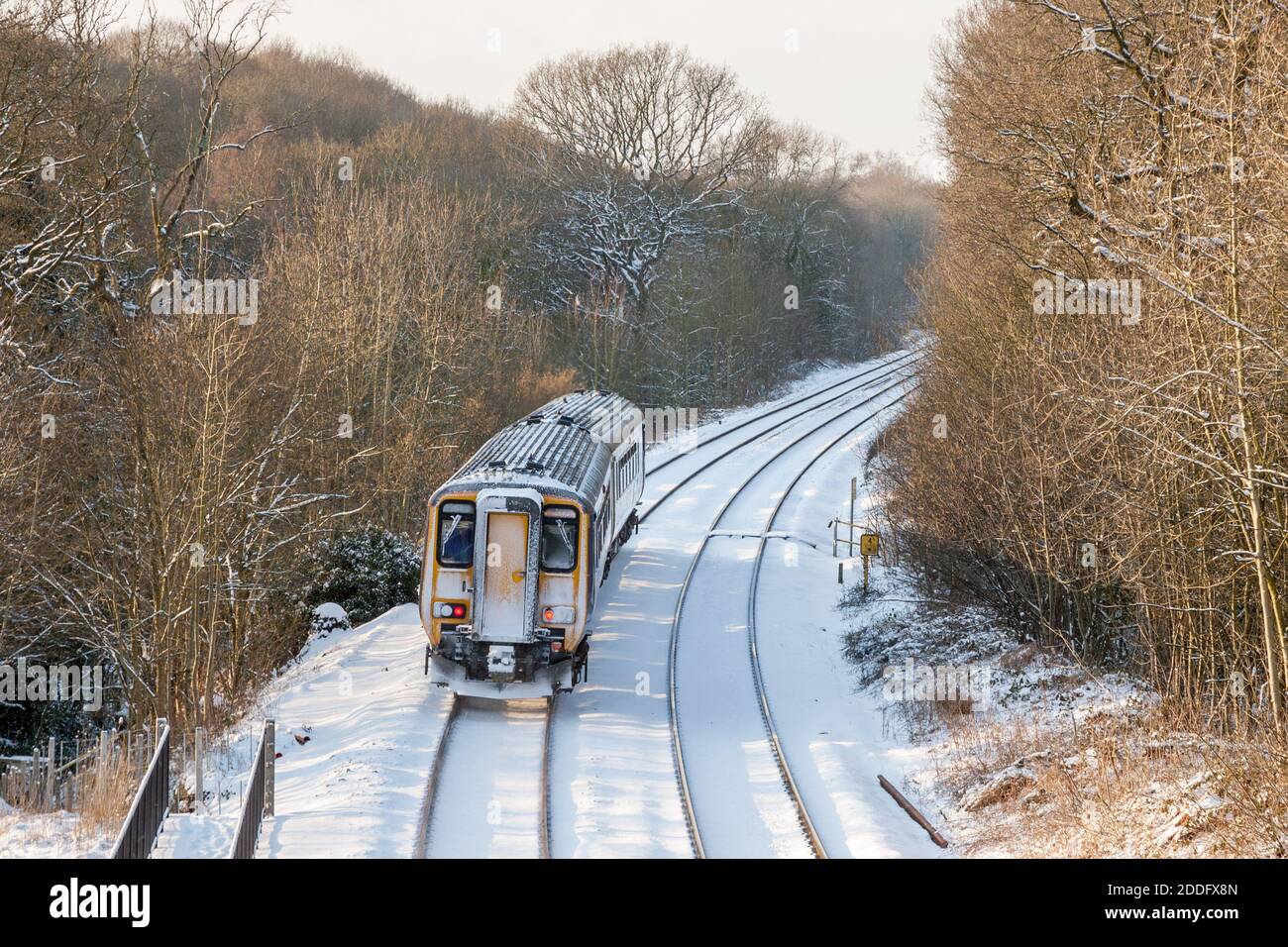 Train on the snow covered Manchester to Buxton railway line Stock Photo ...