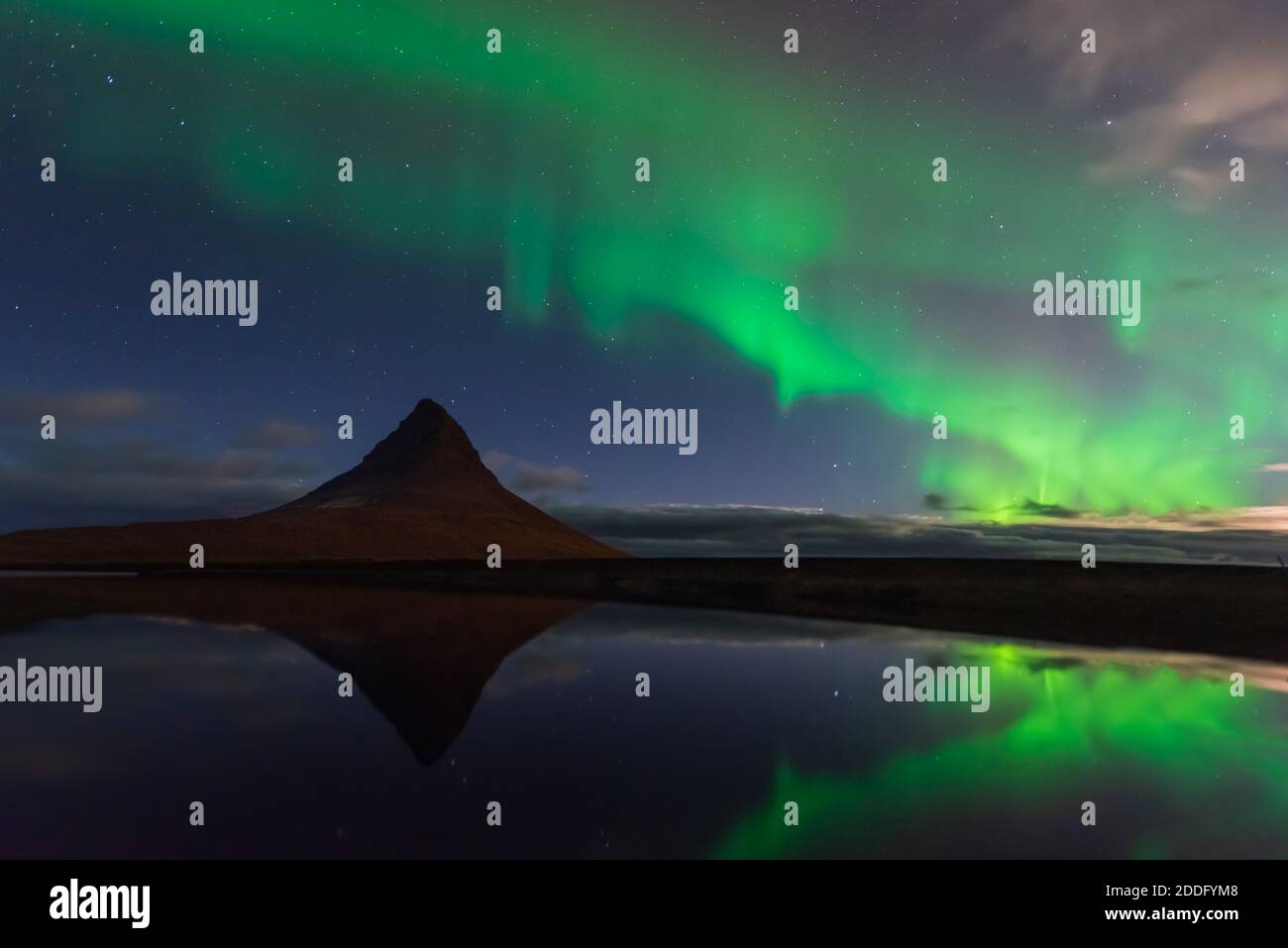 Icelandic night sky hi-res stock photography and images - Alamy