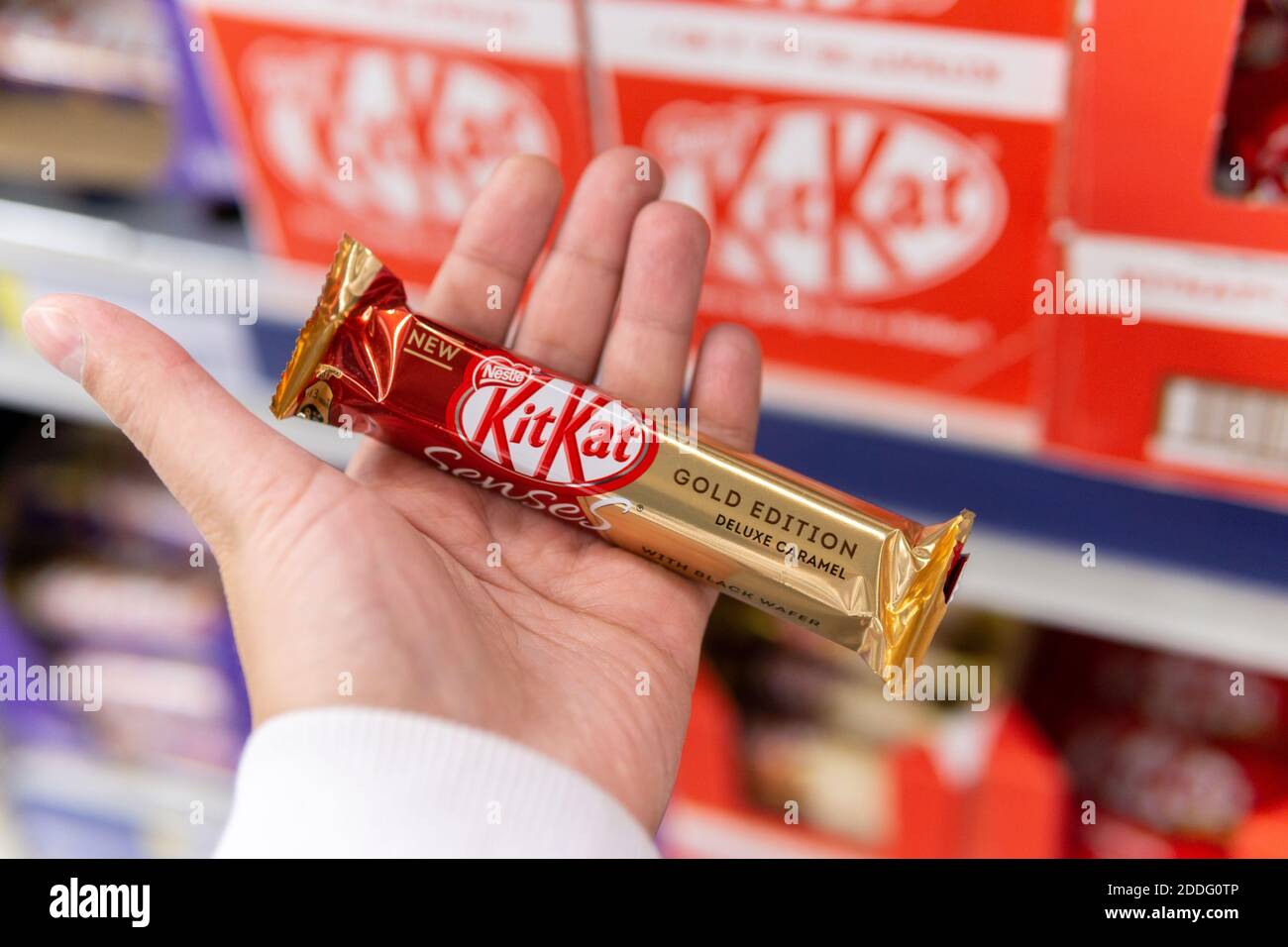 Kit kat candy bar hi-res stock photography and images - Alamy