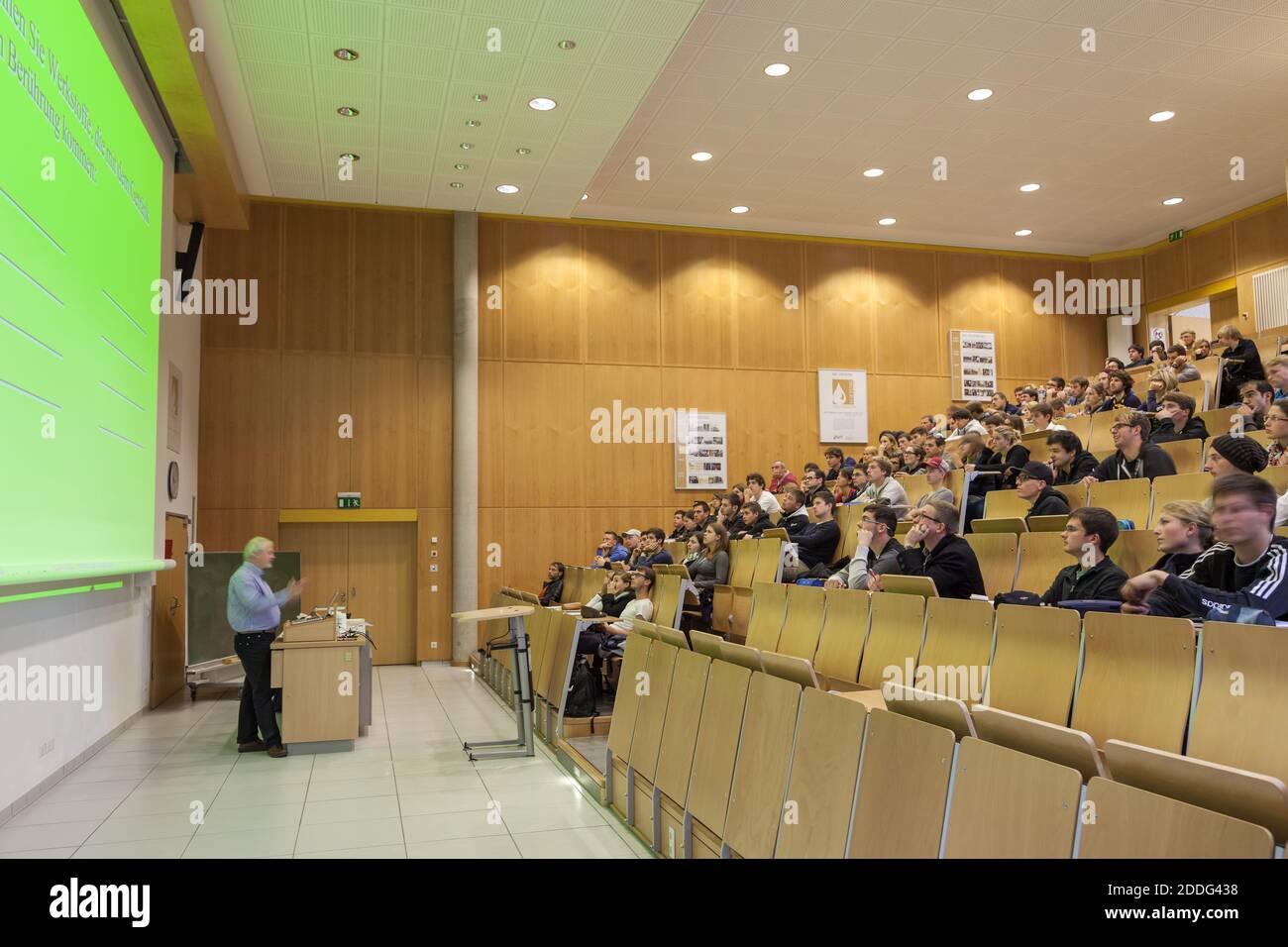 University europe lecture hi-res stock photography and images - Alamy