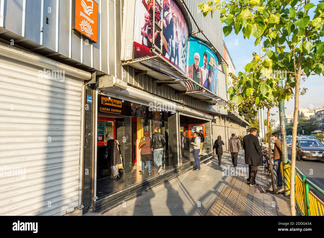 Street view in downtown of Tehran, Iran Stock Photo - Alamy
