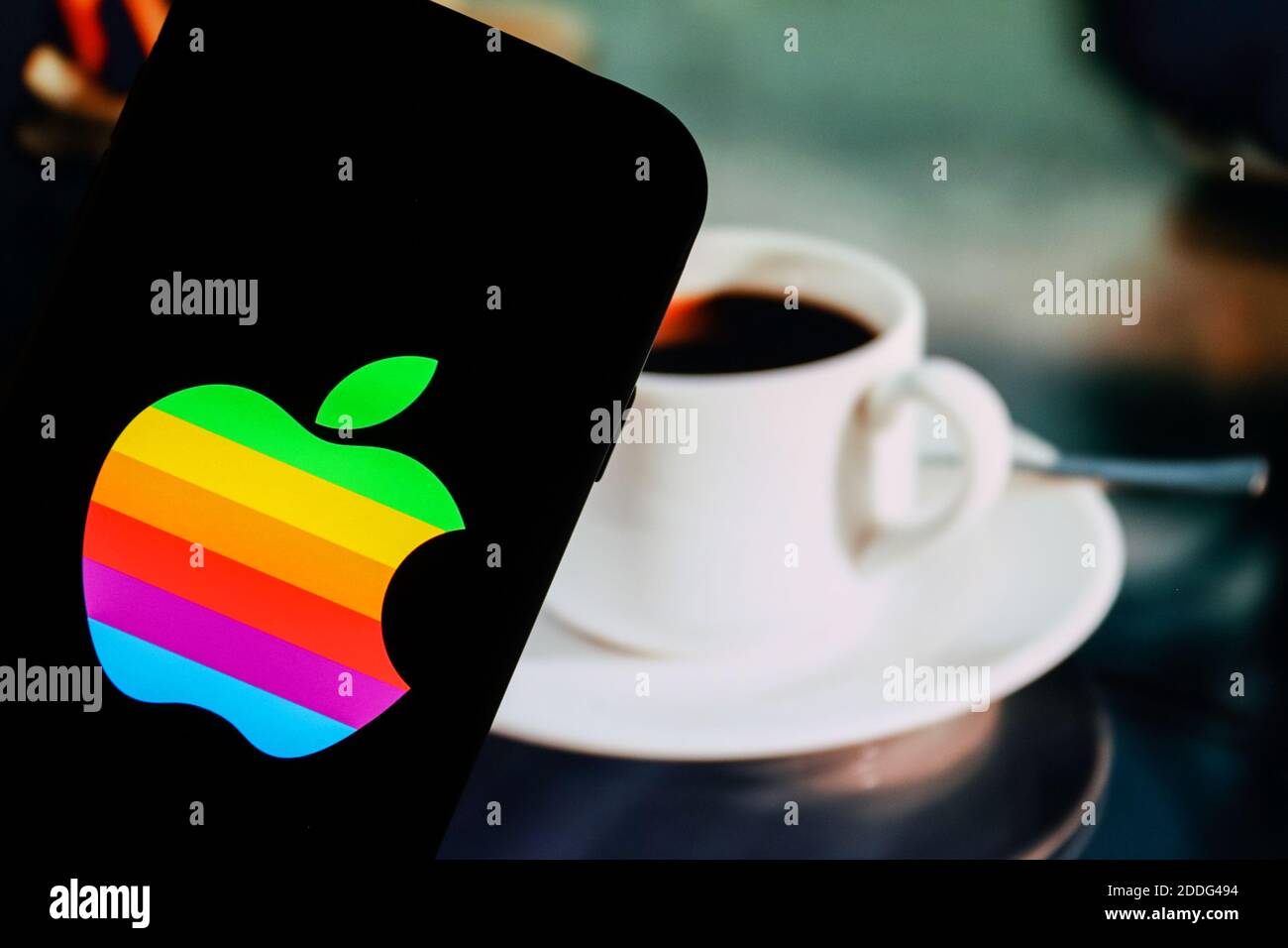 Apple company logo hi-res stock photography and images - Alamy