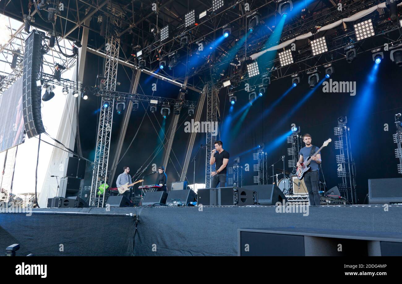 Michael Kilbey appearing with his band on the main stage at the 2016 ...