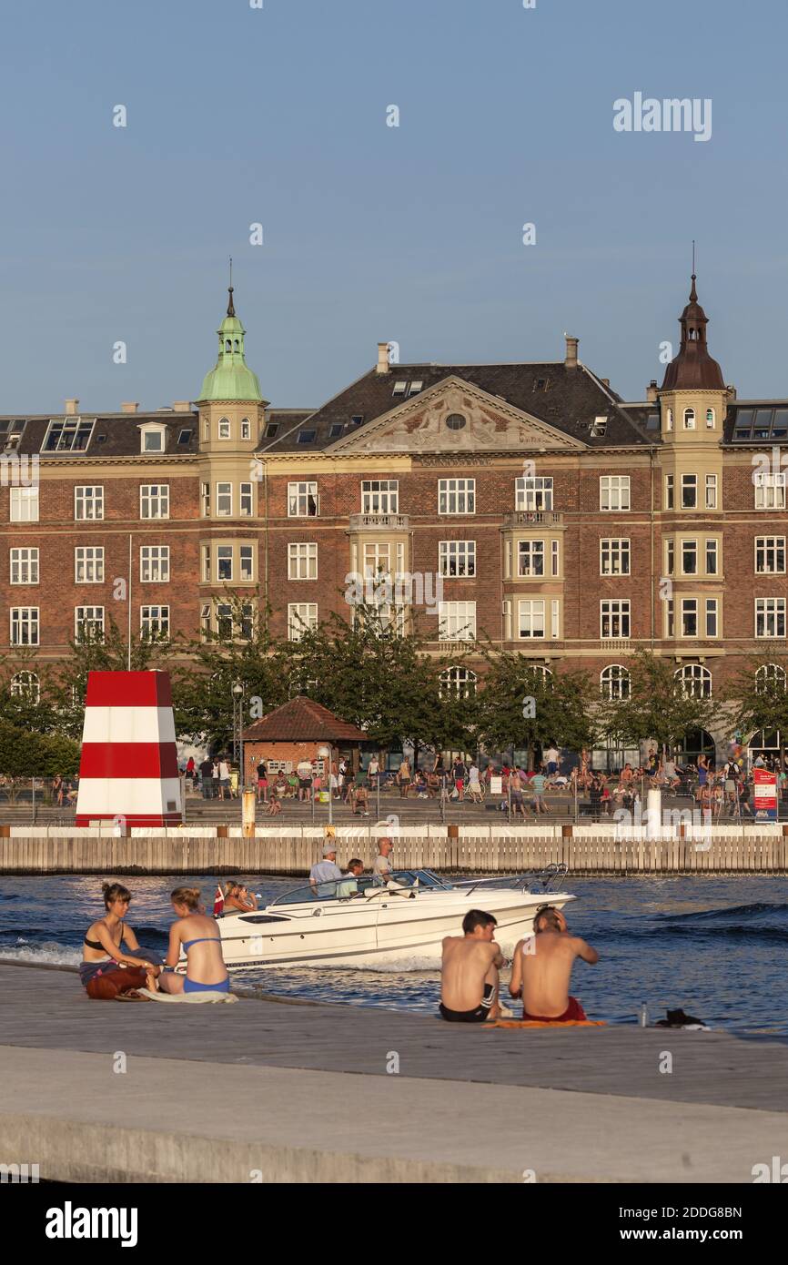 Open air malls hi-res stock photography and images - Alamy