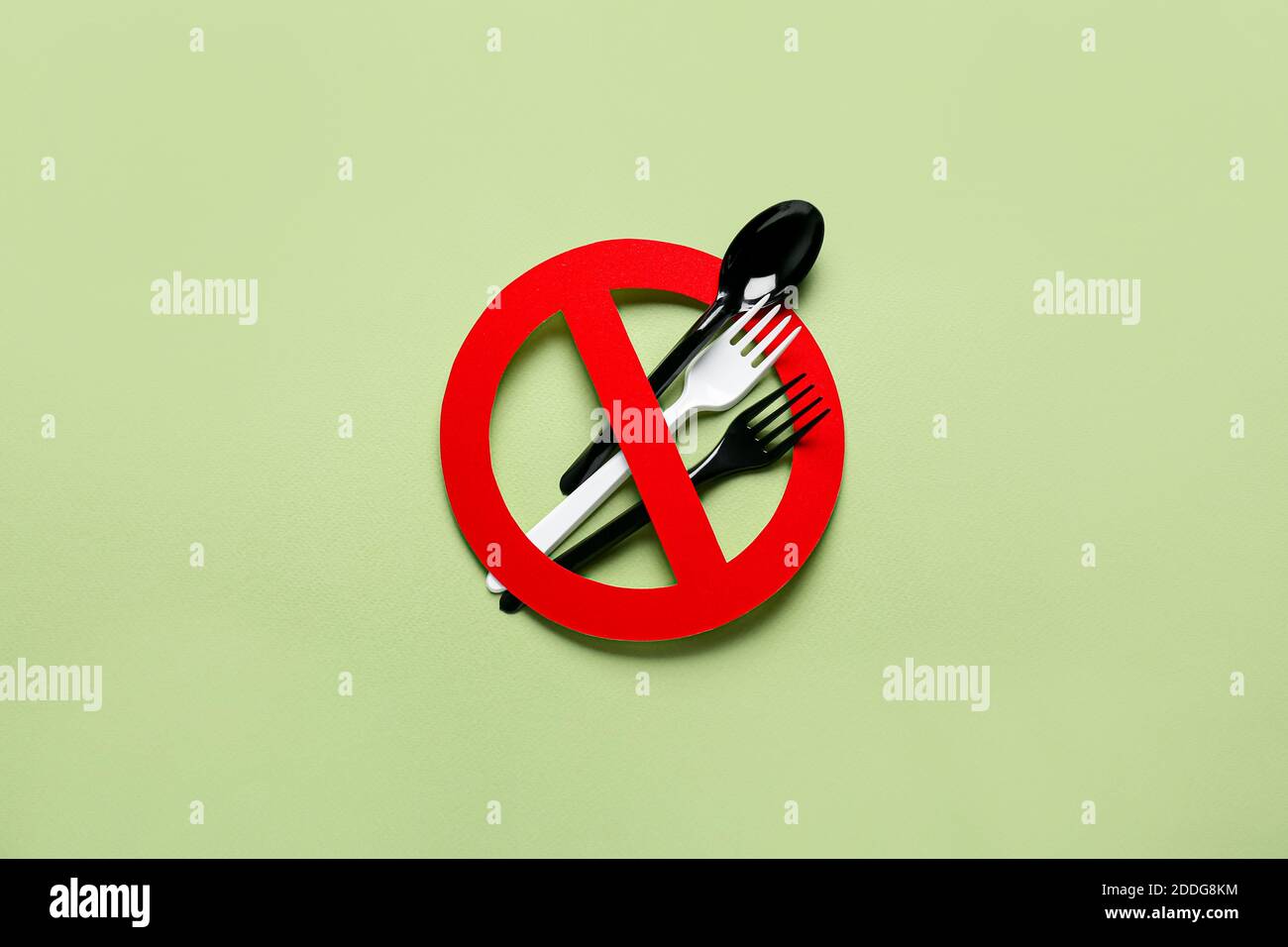 Plastic cutlery with stop sign on color background Stock Photo - Alamy