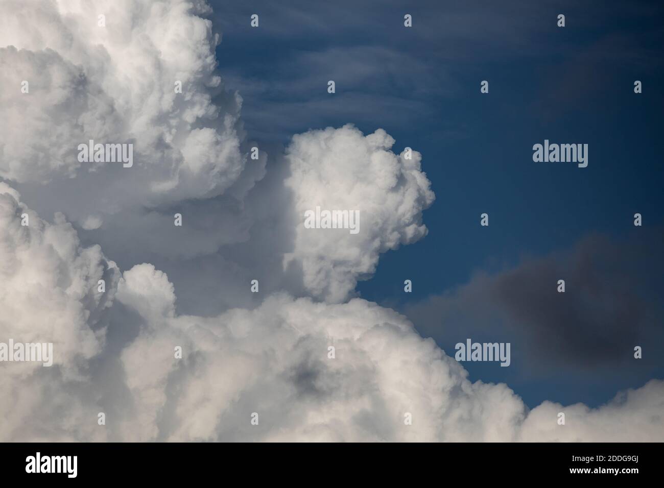 Shot beautiful blue sky puffy hi-res stock photography and images - Alamy