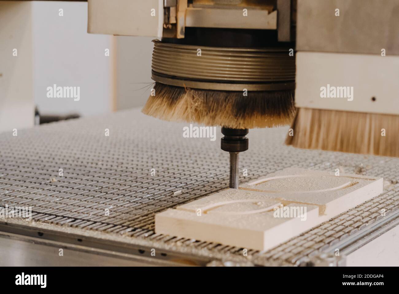 Milling machine and wooden panel hi-res stock photography and images ...