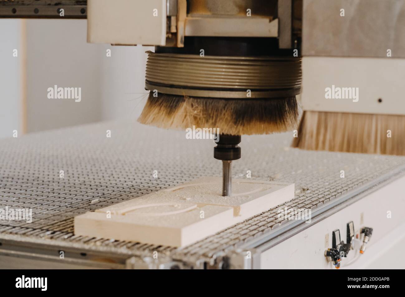 Milling machine and wooden panel hi-res stock photography and images ...