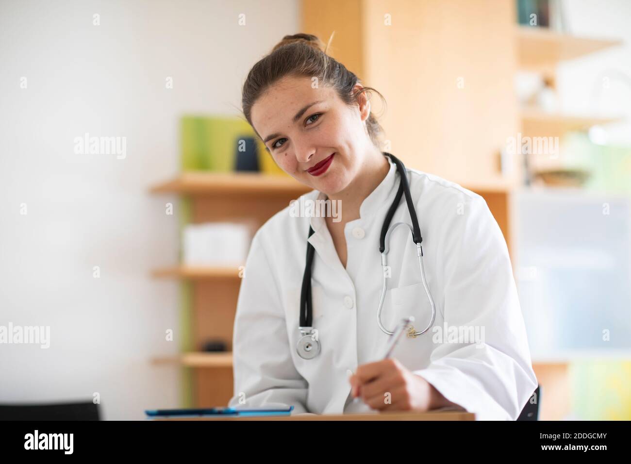 Doctor making notes Stock Photo - Alamy