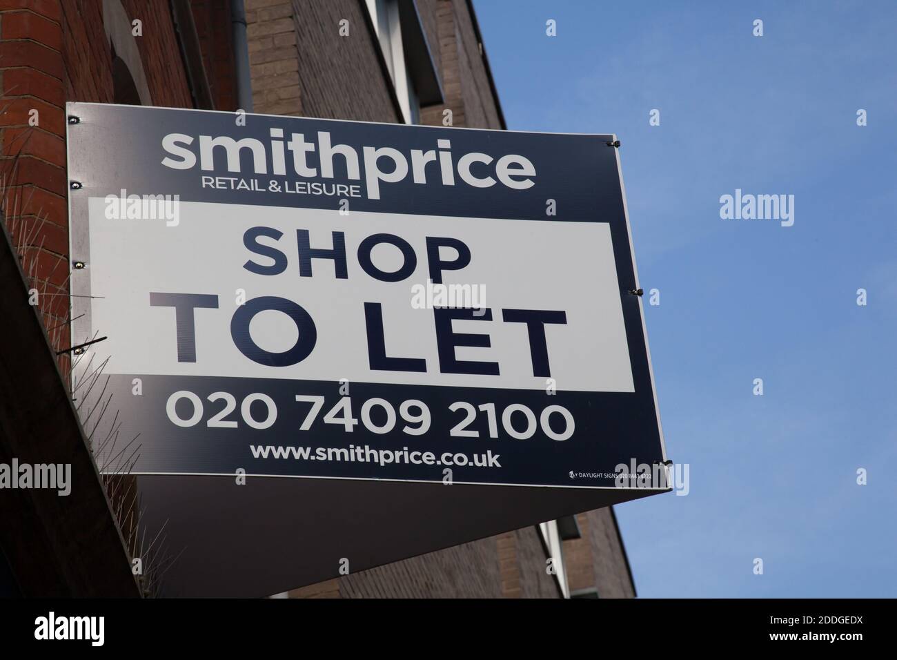 Shop To Let Sign High Resolution Stock Photography and Images - Alamy
