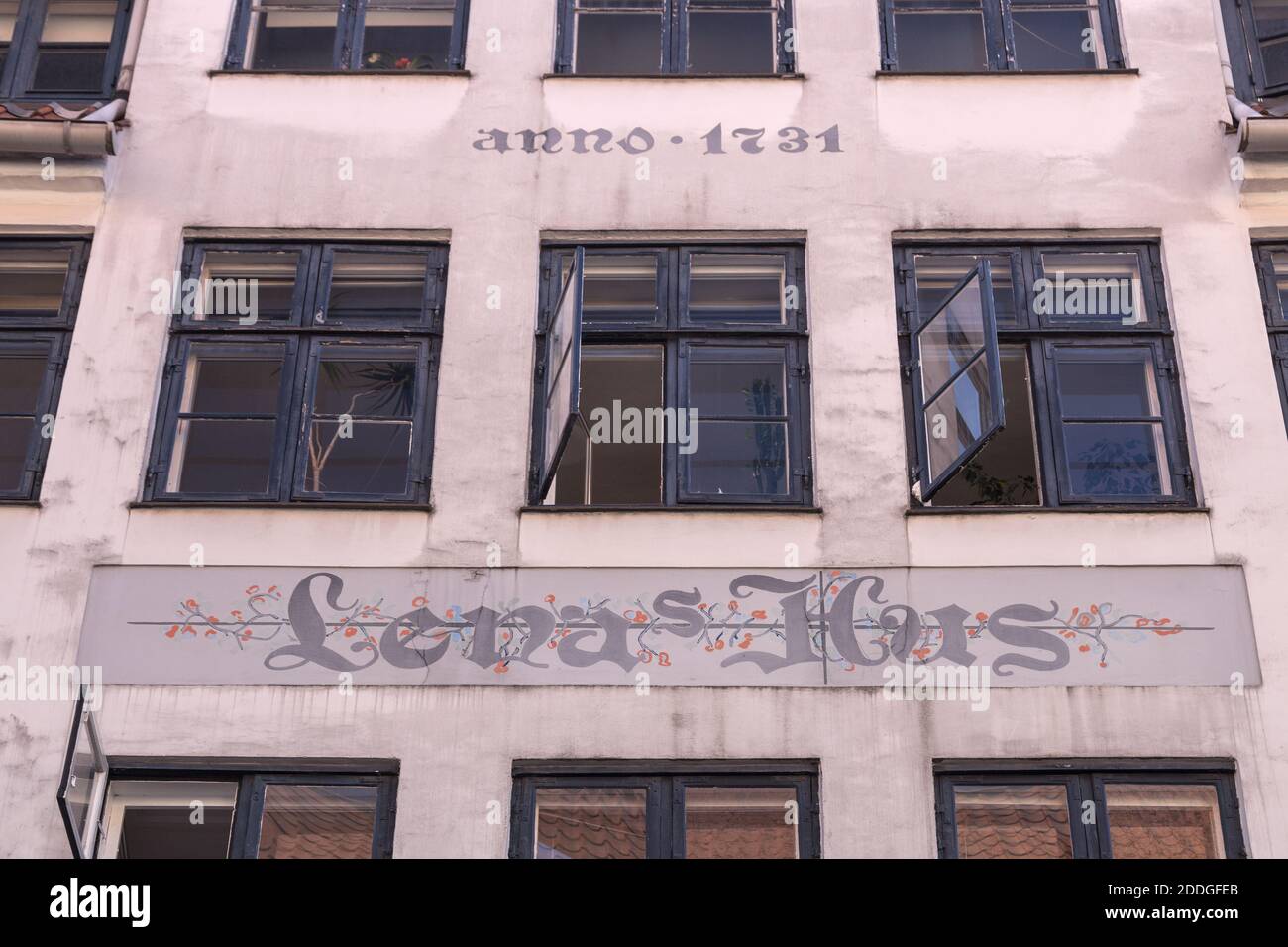 Old storefront hi-res stock photography and images - Alamy