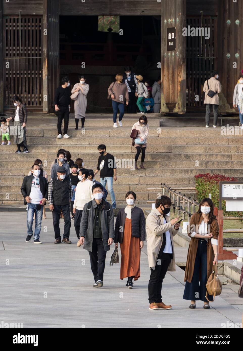 People wearing masks using the Go To Travel campaign to visit Todai-ji ...