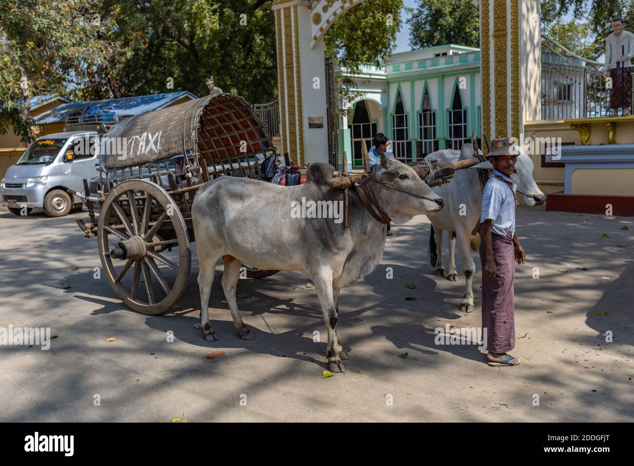 Myanmar taxi hi-res stock photography and images - Alamy