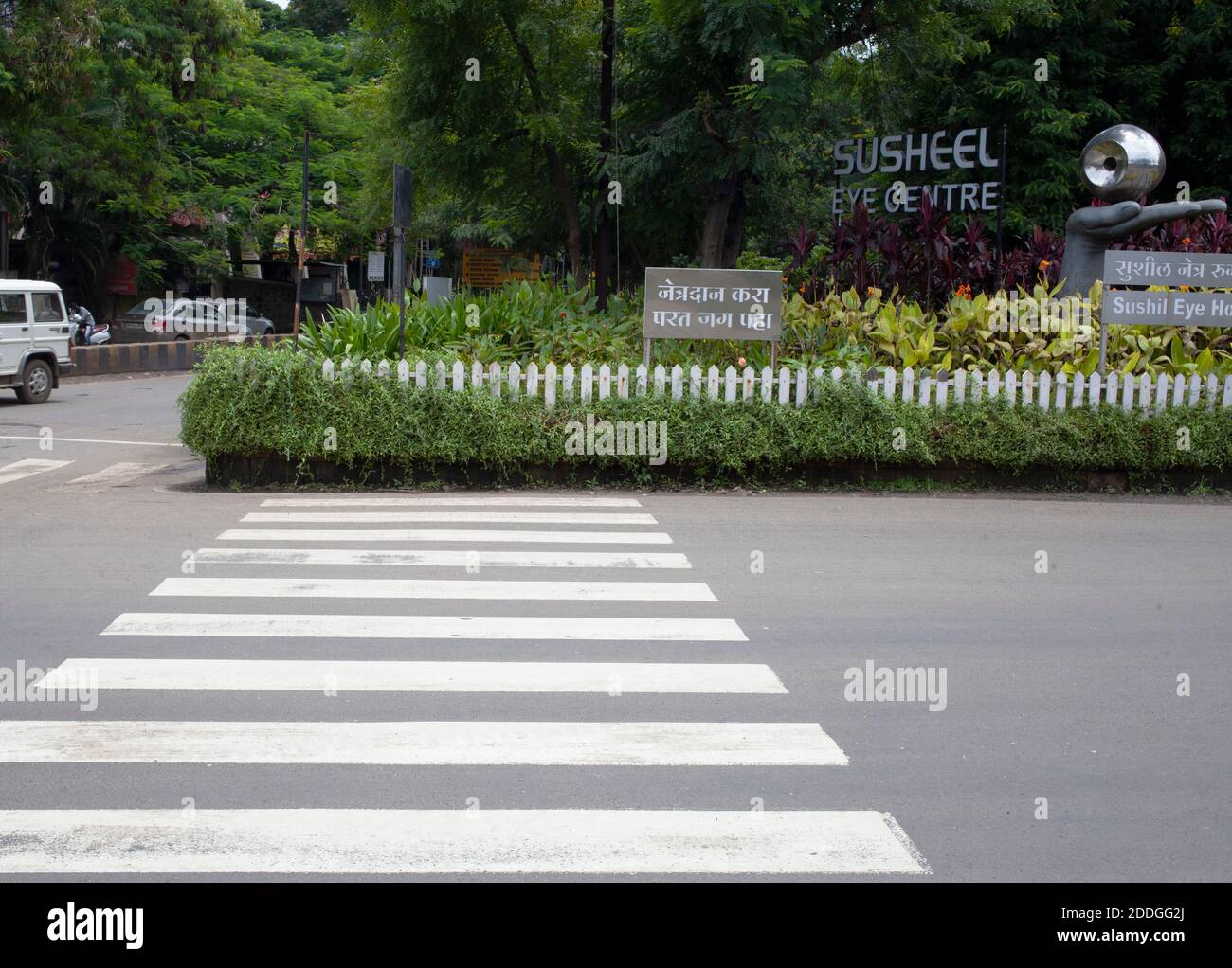 India pedestrian crossing hi-res stock photography and images - Alamy