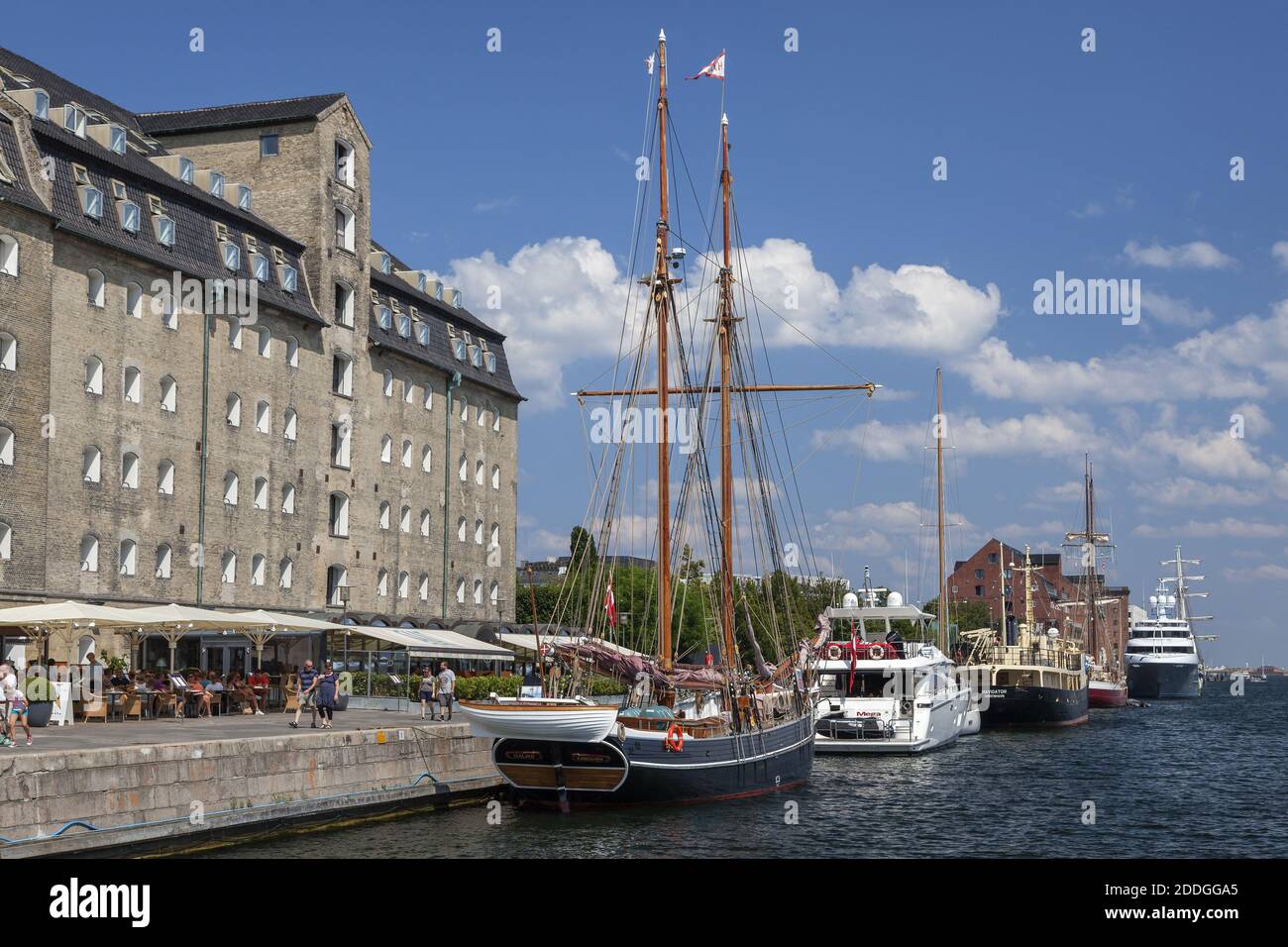 Former department stores hi-res stock photography and images - Alamy