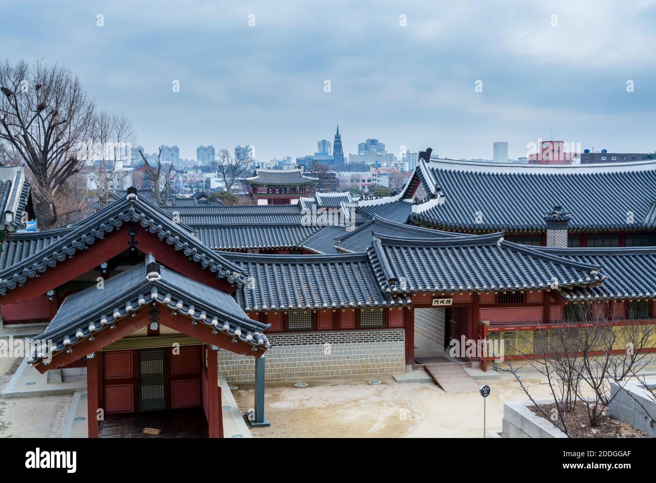 Wooden house and black tiles of Hwaseong Haenggung Palace in Suwon ...