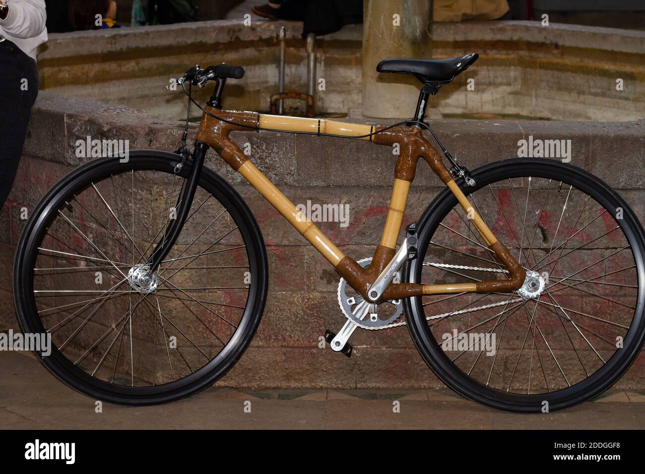 Bamboo spokes hi-res stock photography and images - Alamy