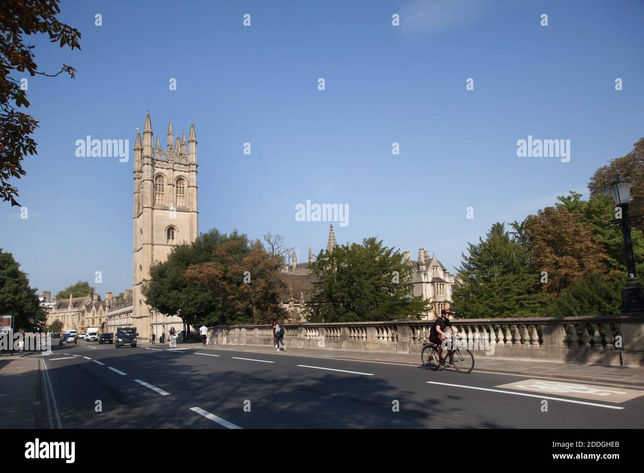 Magdalen bridge oxford and bicycle hi-res stock photography and images ...