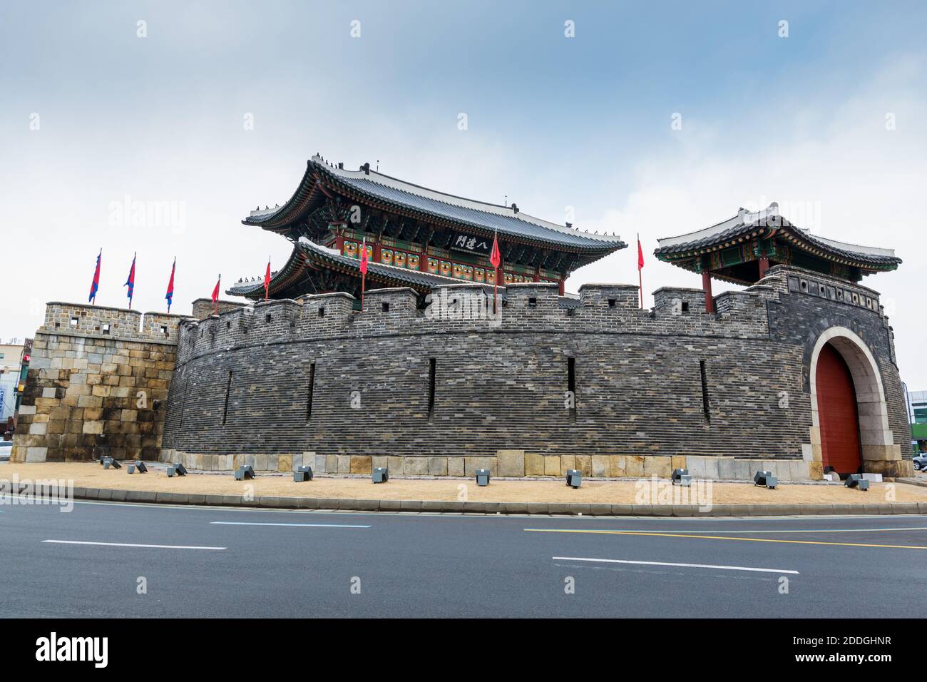 Paldalmun Gate, Ancient fortress of Hwaseong, Paldal-gu, Suwon ...