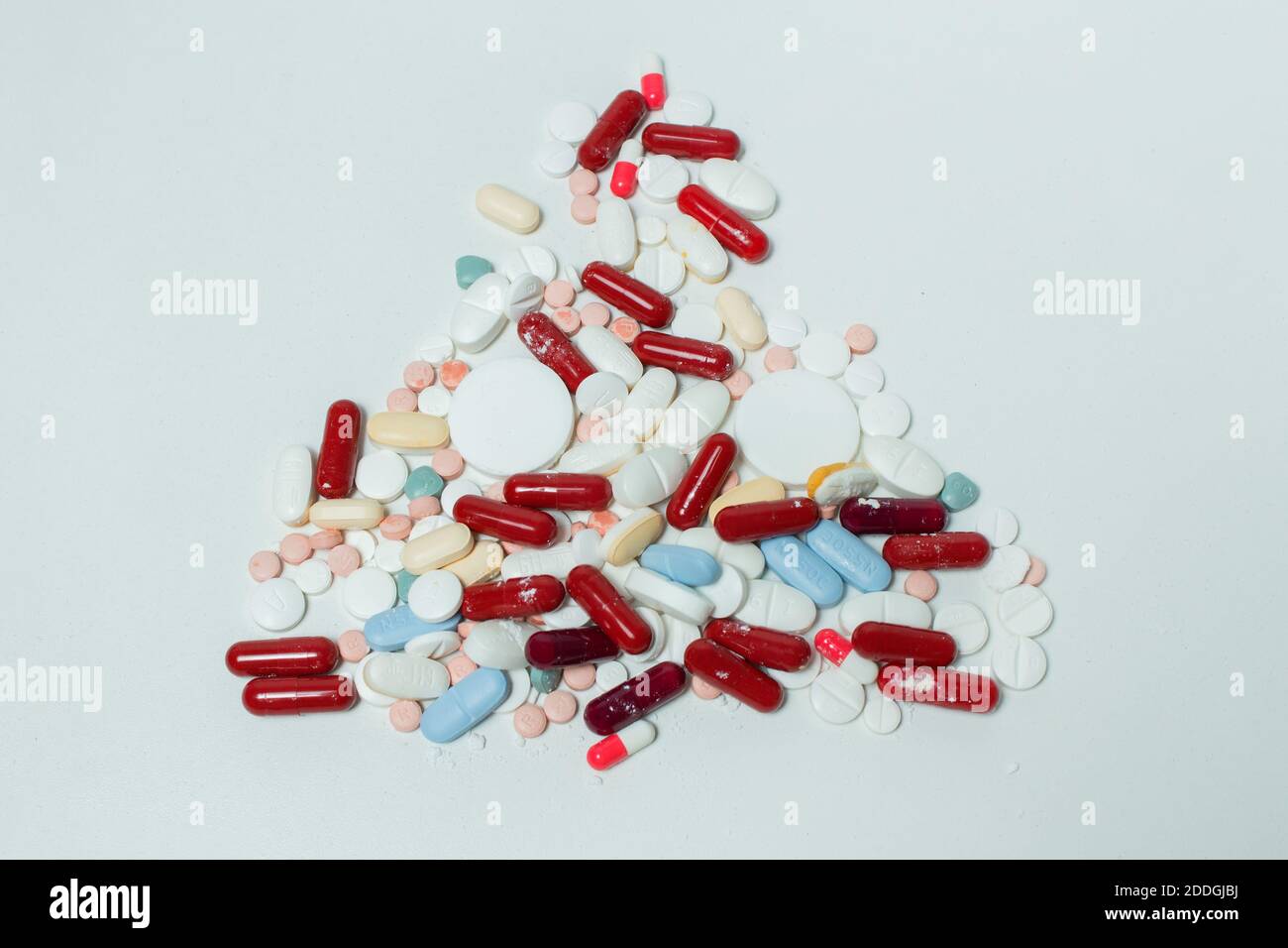 Unused pills hi-res stock photography and images - Alamy